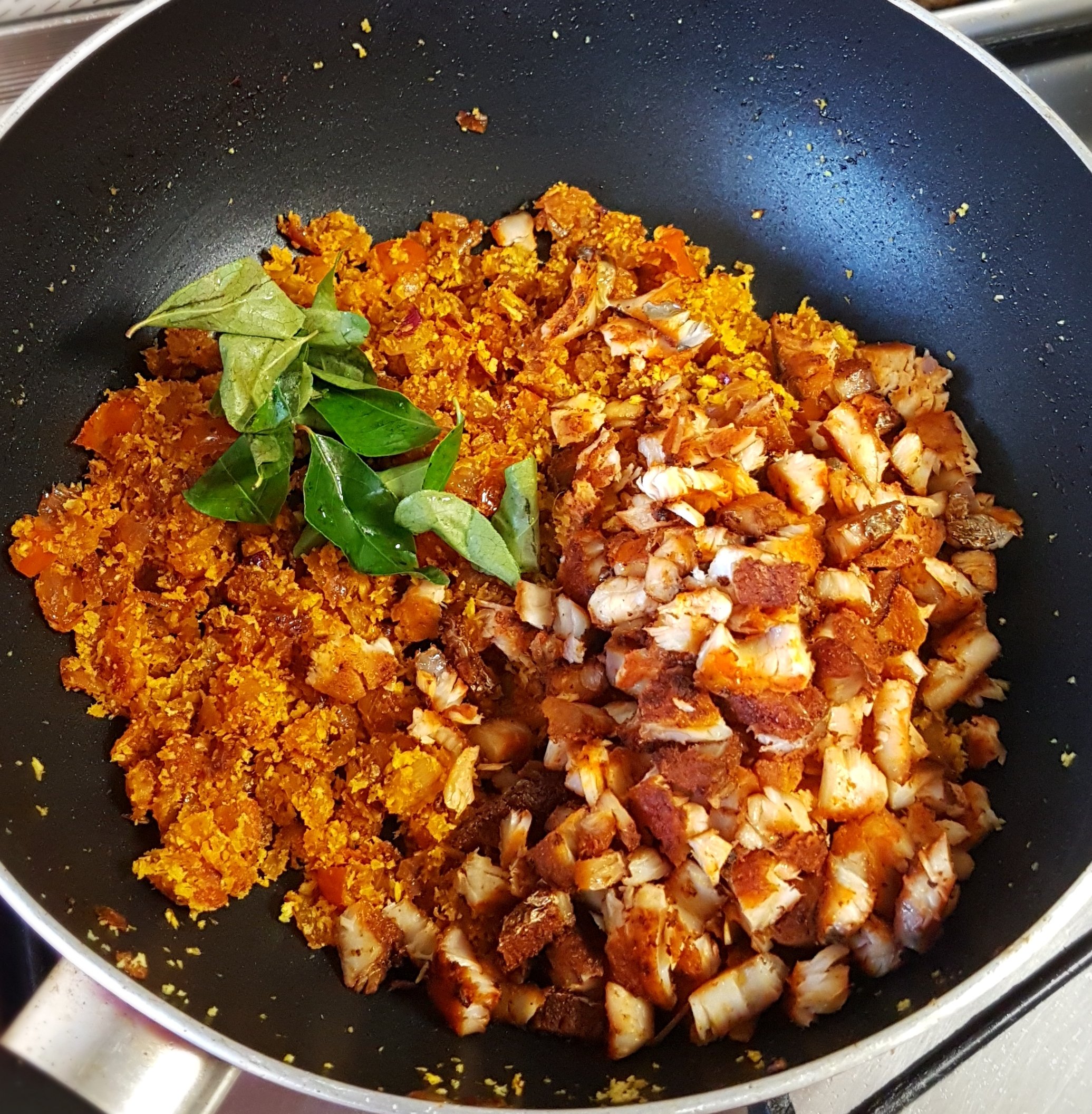 Meen Ada/ Steamed Rice Pancake with fish masala filling – B2D Plate